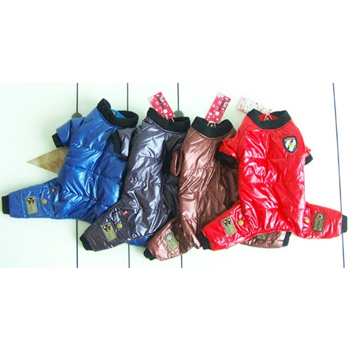 Chaqueta para perros color morado, con pantalón.